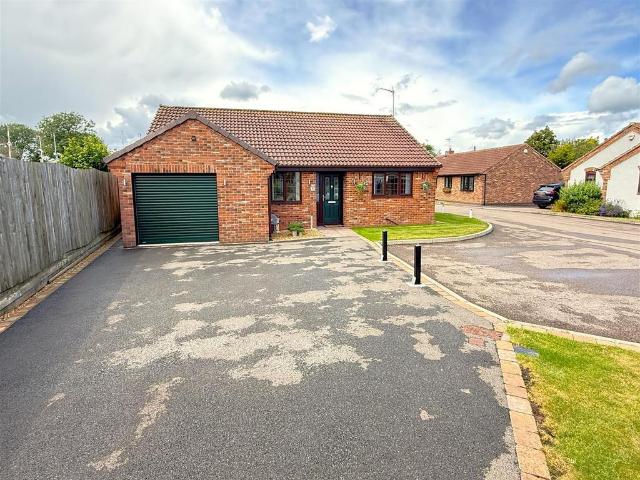 2 bedroom detached bungalow for sale