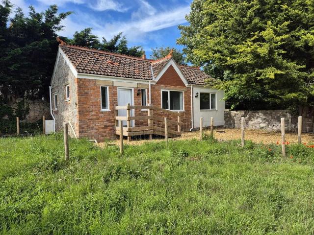 2 bedroom detached bungalow for sale