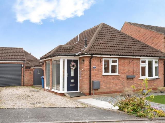 2 bedroom detached bungalow for sale