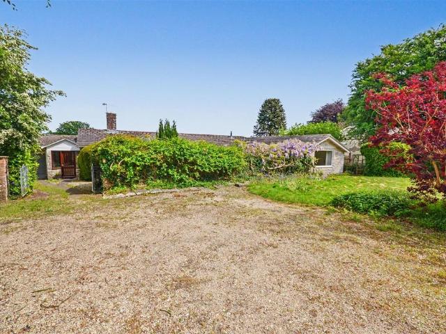 2 bedroom detached bungalow for sale