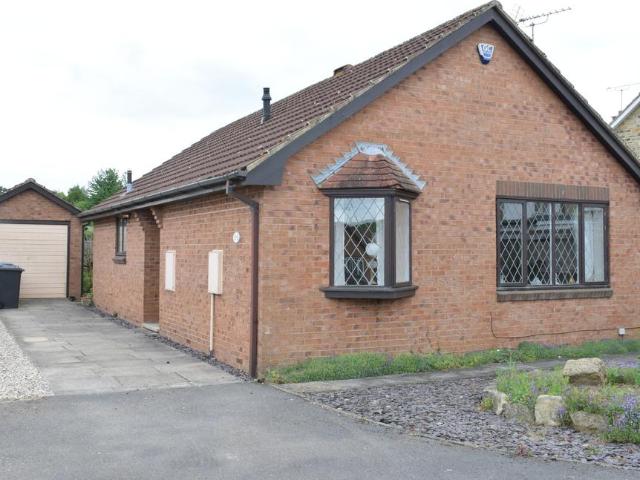 2 bedroom detached bungalow for sale