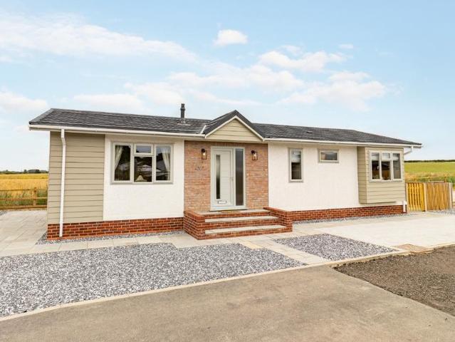2 bedroom detached bungalow for sale