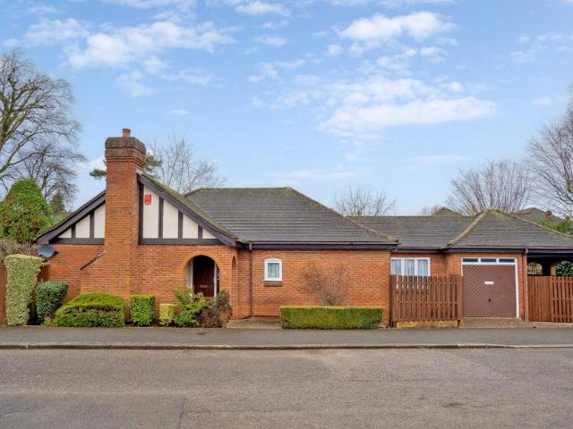 2 bedroom detached bungalow for sale