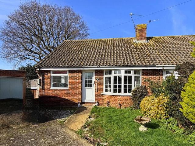 2 bedroom detached bungalow for sale