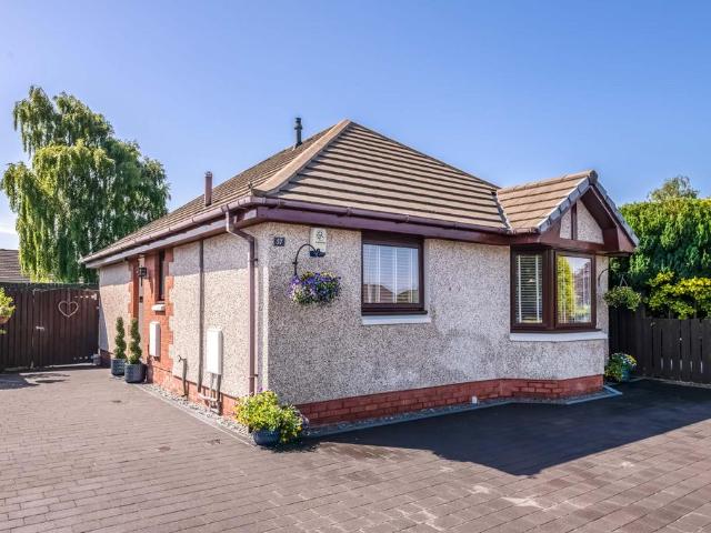 2 bedroom detached bungalow for sale