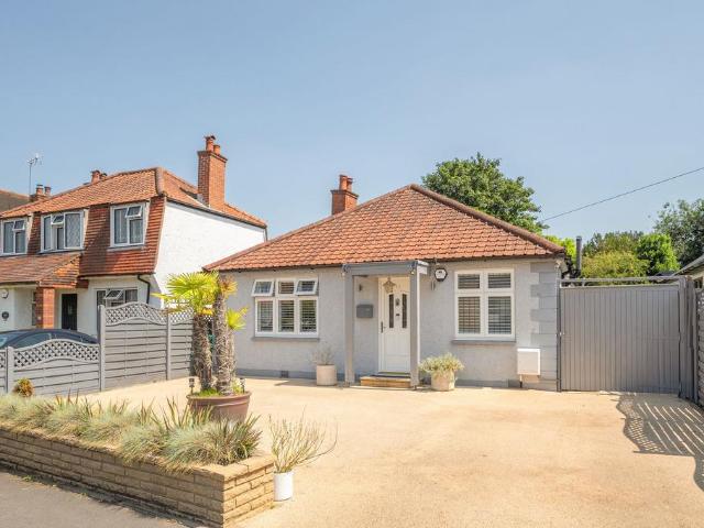 2 bedroom detached bungalow for sale