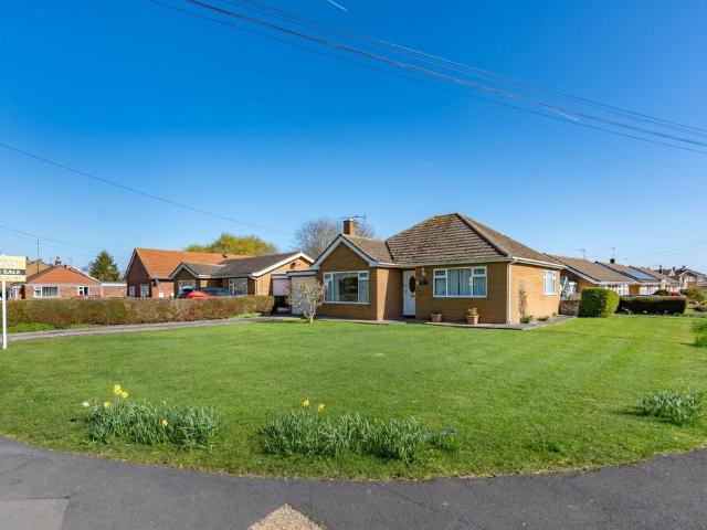 2 bedroom detached bungalow for sale