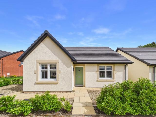 2 bedroom detached bungalow for sale