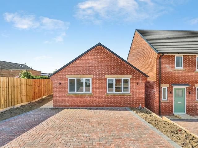 2 bedroom detached bungalow for sale