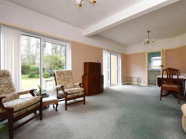 2 bedroom detached bungalow for sale