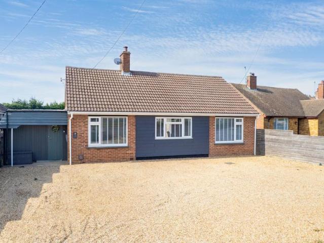 2 bedroom detached bungalow for sale