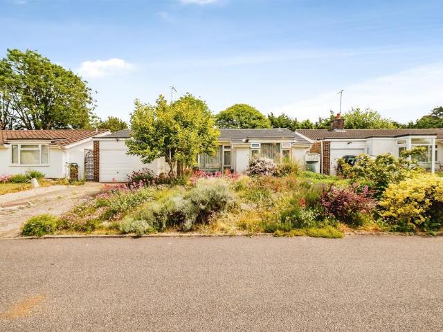 2 bedroom detached bungalow for sale