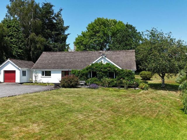 2 bedroom detached bungalow for sale