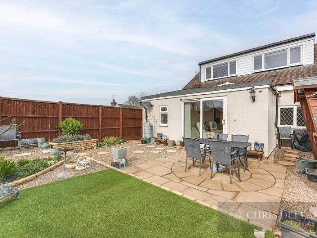2 bedroom detached bungalow for sale