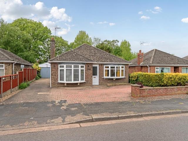 2 bedroom detached bungalow for sale