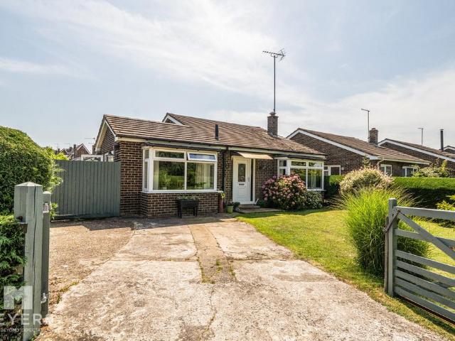 2 bedroom detached bungalow for sale