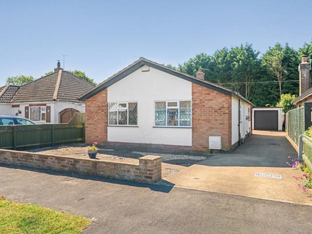 2 bedroom detached bungalow for sale