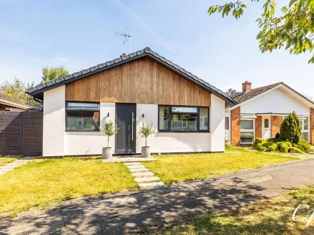 2 bedroom detached bungalow for sale