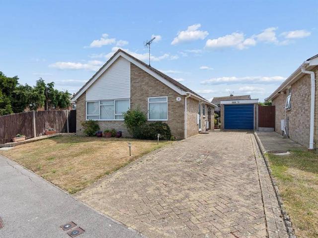 2 bedroom detached bungalow for sale
