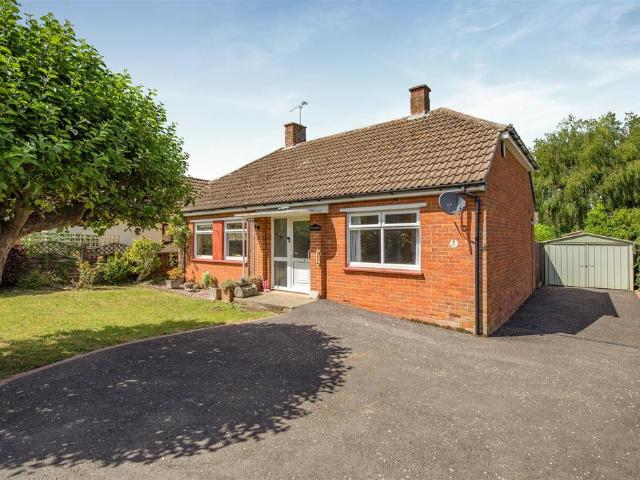 2 bedroom detached bungalow for sale