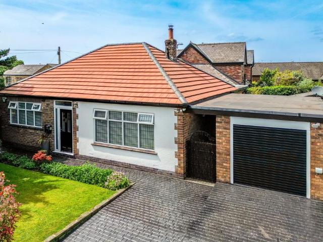 2 bedroom detached bungalow for sale