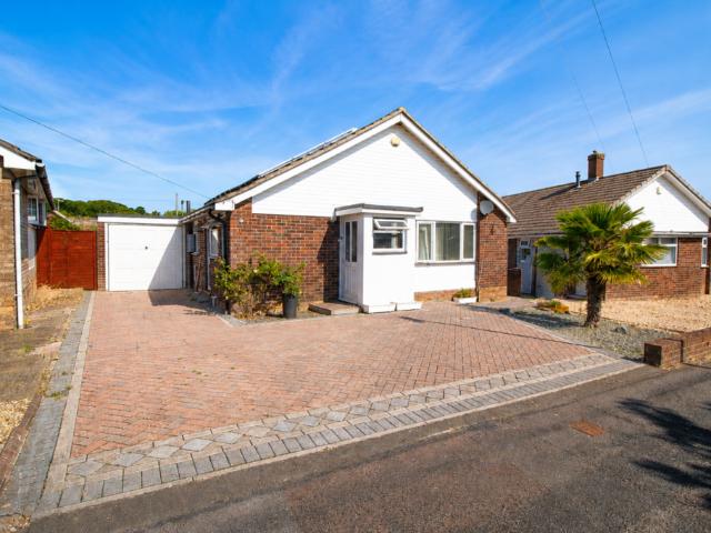 2 bedroom detached bungalow for sale
