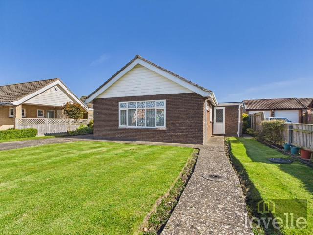 2 bedroom detached bungalow for sale