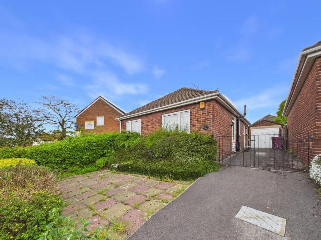 2 bedroom detached bungalow for sale