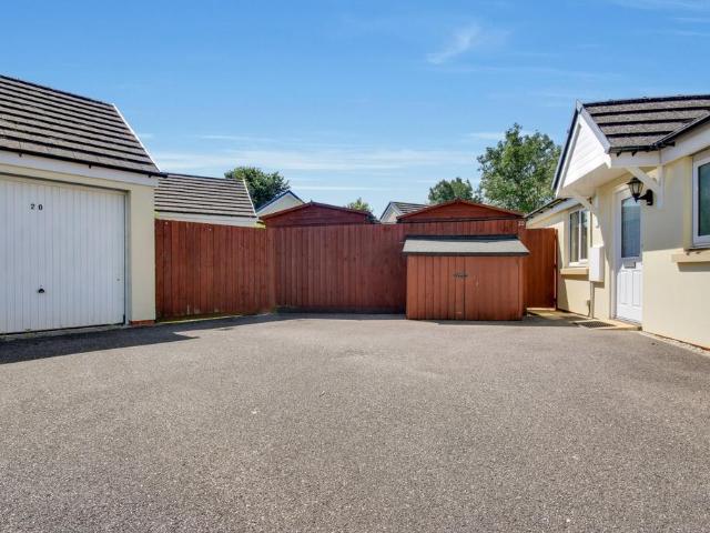 2 bedroom detached bungalow for sale