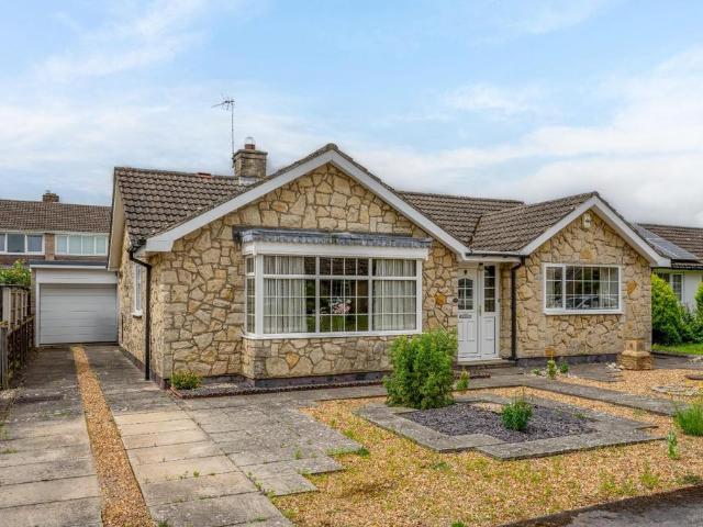 2 bedroom detached bungalow for sale