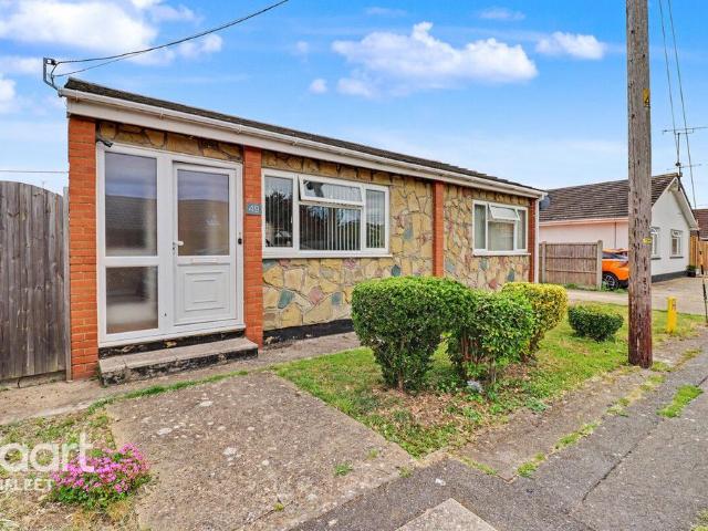 2 bedroom detached bungalow for sale