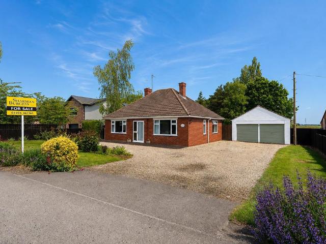 2 bedroom detached bungalow for sale