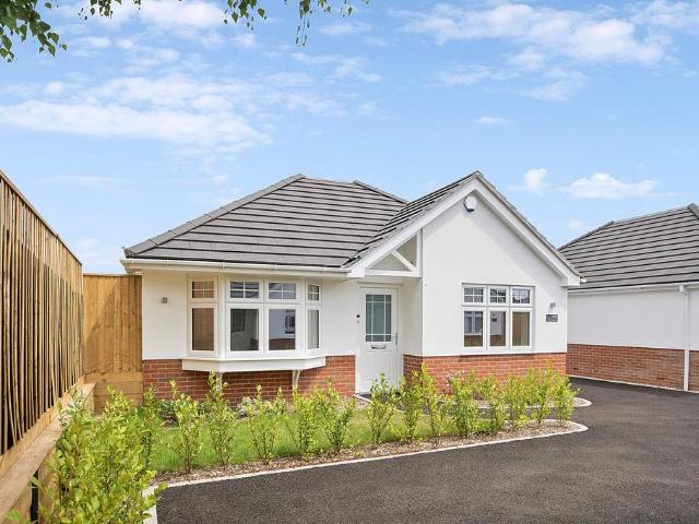 2 bedroom detached bungalow for sale