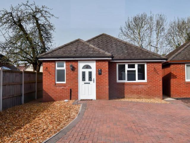 2 bedroom detached bungalow for sale