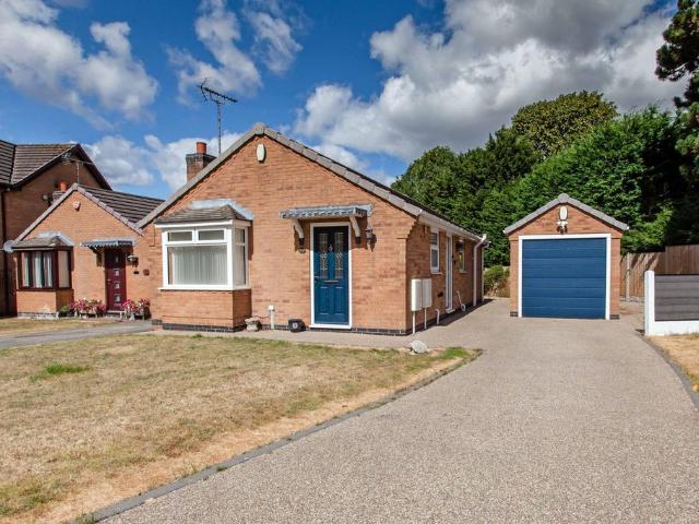2 bedroom detached bungalow for sale