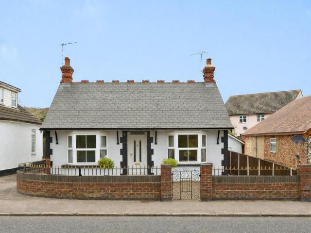 2 bedroom detached bungalow for sale