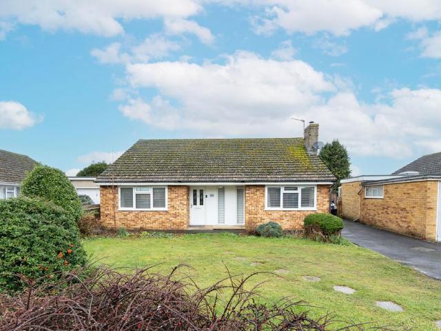 2 bedroom detached bungalow for sale