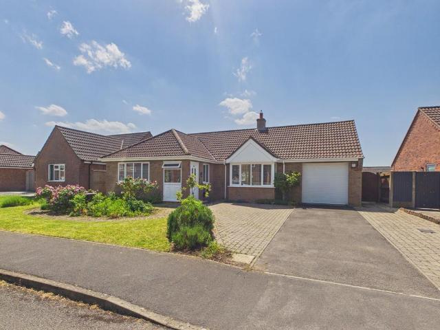 2 bedroom detached bungalow for sale