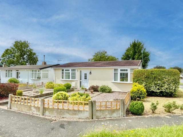 2 bedroom detached bungalow for sale