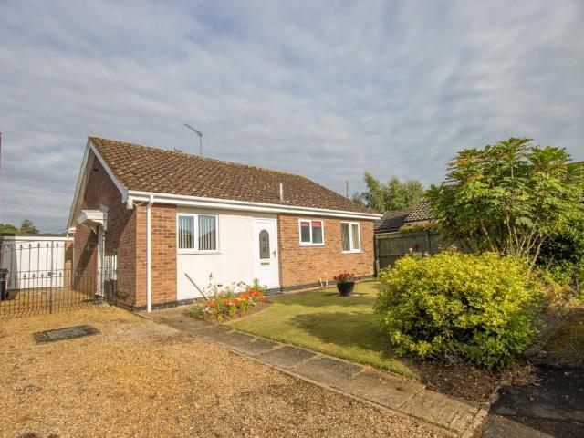 2 bedroom detached bungalow for sale