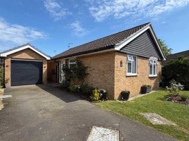 2 bedroom detached bungalow for sale