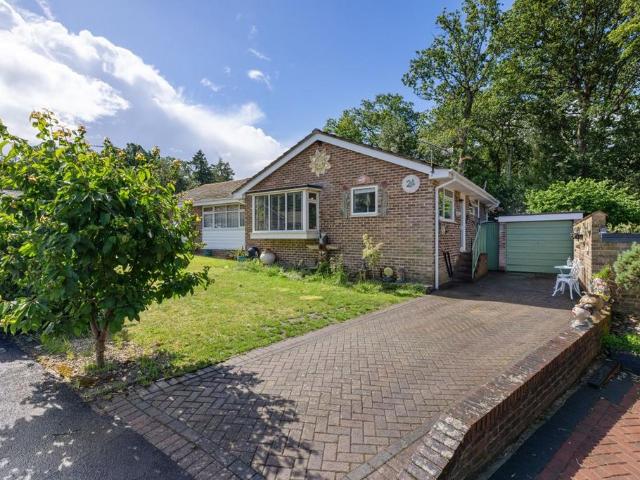 2 bedroom detached bungalow for sale