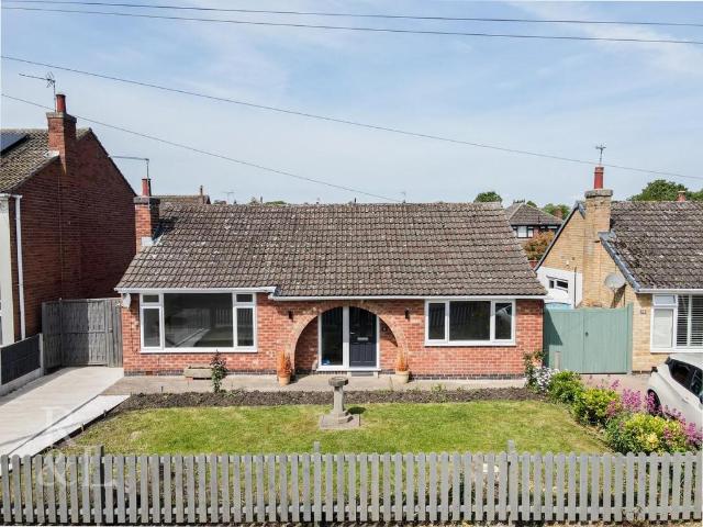 2 bedroom detached bungalow for sale