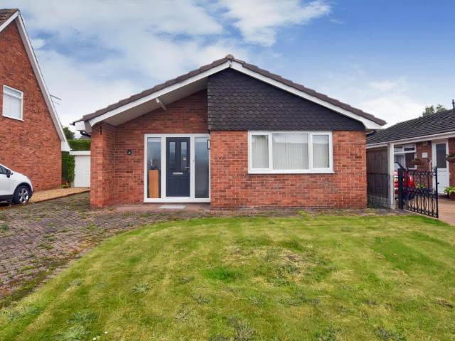 2 bedroom detached bungalow for sale
