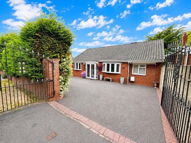 2 bedroom detached bungalow for sale