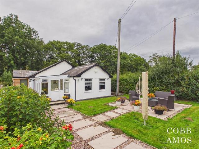 2 bedroom detached bungalow for sale