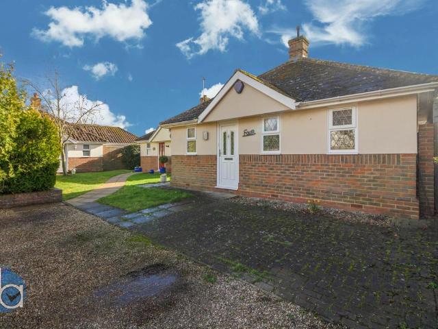 2 bedroom detached bungalow for sale