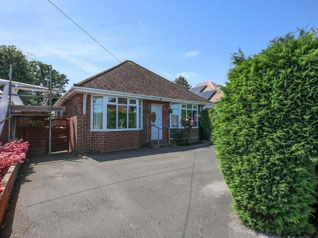 2 bedroom detached bungalow for sale