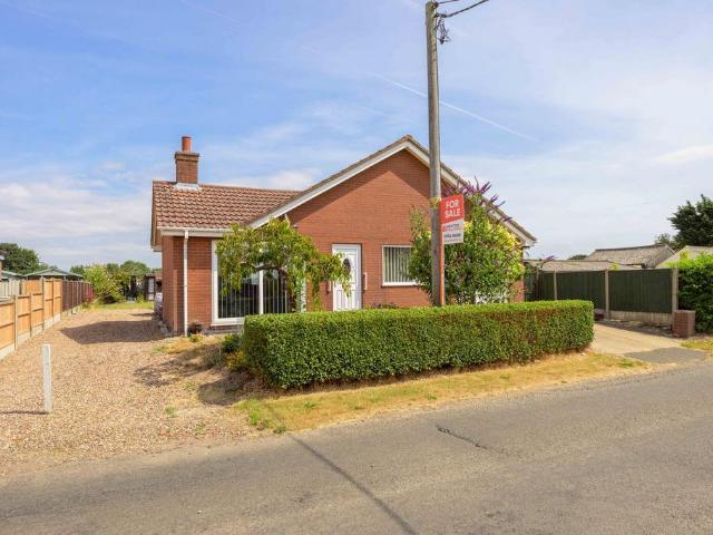 2 bedroom detached bungalow for sale
