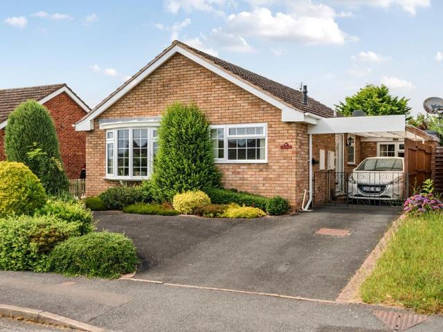 2 bedroom detached bungalow for sale